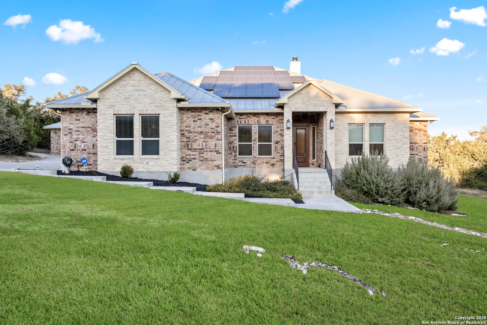 1015 Broken Spoke - The Howell Group