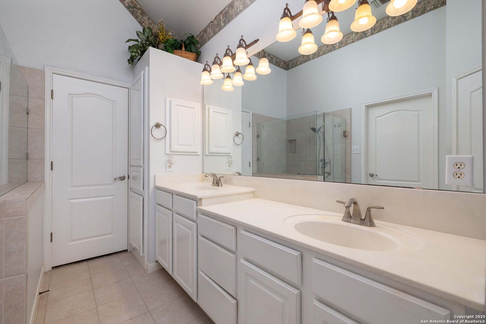 914 Grassy Meadows - The Howell Group